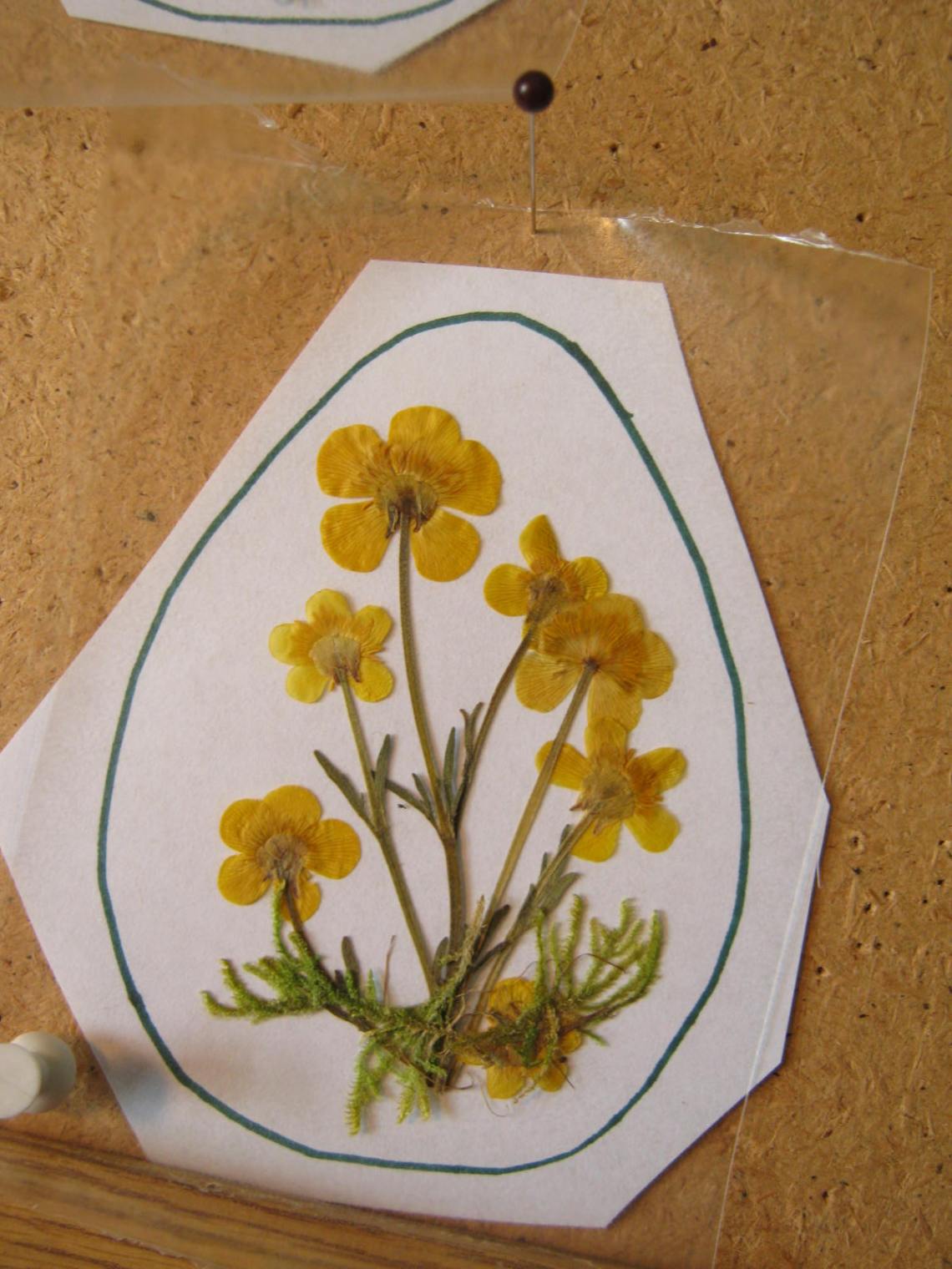 Pressed Flower – Tissue Paper Easter Egg Card – MINDING MY P'S WITH Q